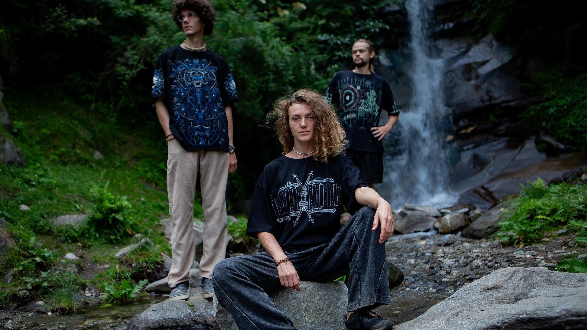 Men Black Printed Round Neck Glow in the Dark and UV Reactive T-Shirt ...